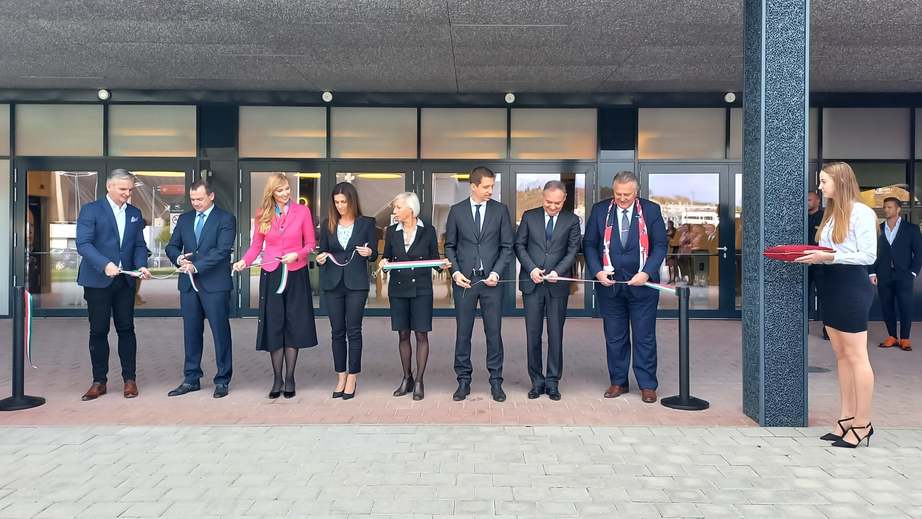 Átadták a DVTK új multifunkciós sportcsarnokát, a DVTK Arénát - Amíg ...